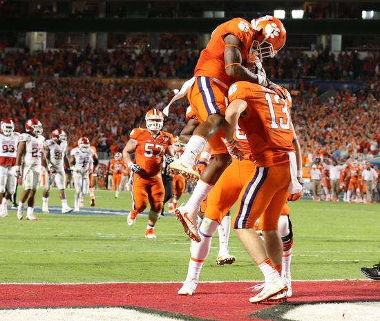 Clemson Tigers Cerebrate Touchdown Against Oklahoma Editorial Stock ...