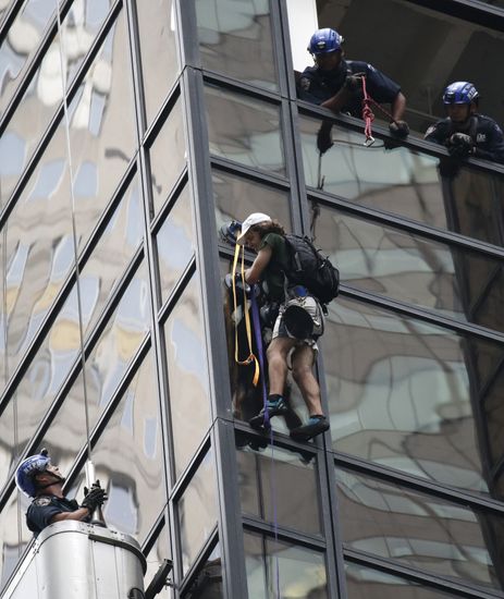 Nypd Police Officer Speaks Man Climbing Editorial Stock Photo - Stock ...