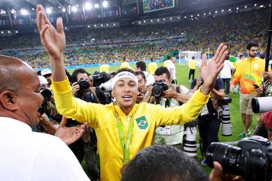Brazils Midfielder Neymar Turns Crowd After Editorial Stock Photo ...