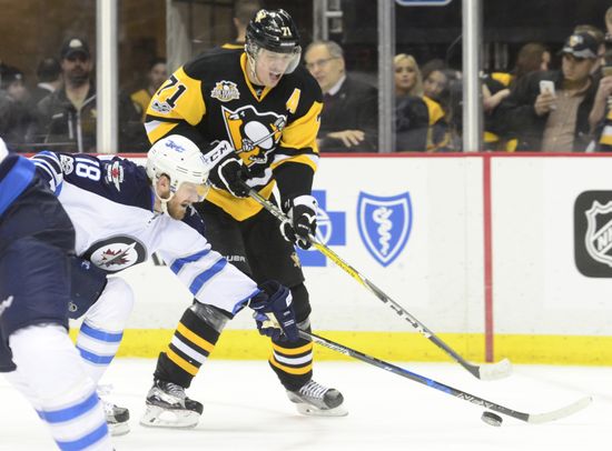 Winnipeg Jets Center Bryan Little 18 Editorial Stock Photo - Stock ...