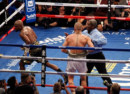 Referee Robert Byrd Steps Stop Fight Editorial Stock Photo - Stock ...