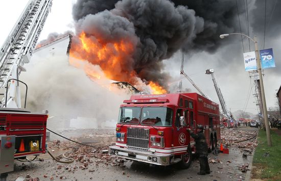 St Louis Firefighter Quickly Moves Rescue Editorial Stock Photo - Stock ...