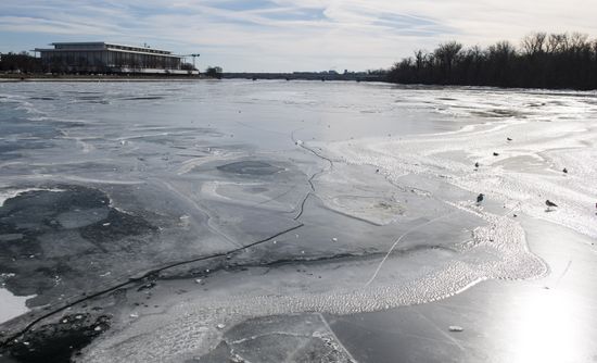 Potomac River Frozen Following Several Days Editorial Stock Photo ...