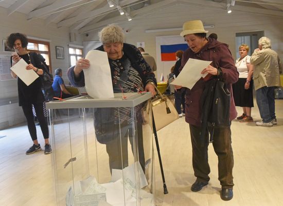 Russian Citizens Cast Their Ballots Russian Editorial Stock Photo ...