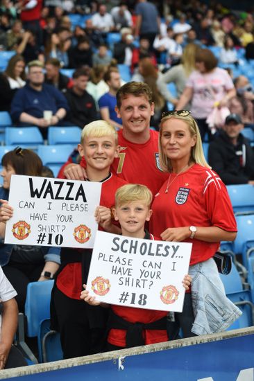 Fans Wayne Rooney Paul Scholes Signs Editorial Stock Photo - Stock ...