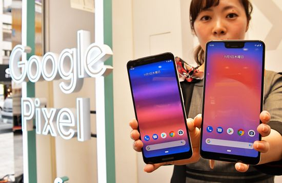 Model Shows Off New Google Pixel Editorial Stock Photo - Stock Image ...