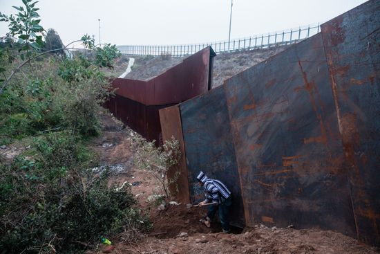 Tomas Mexico Digs Whole Underneath Border Editorial Stock Photo - Stock ...
