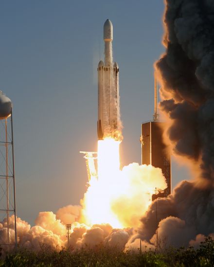 Spacex Falcon 9 Heavy Rocket Launches Editorial Stock Photo - Stock ...