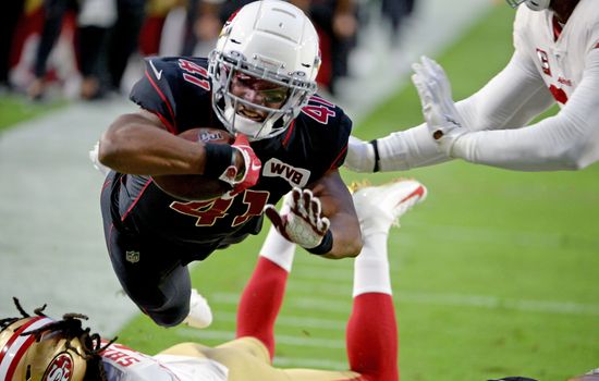 Arizona Cardinals Kenyon Drake Dives Into Editorial Stock Photo - Stock ...