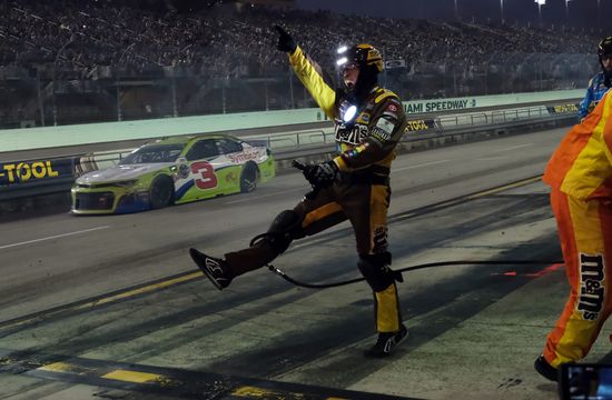 Member Kyle Buschs Pit Crew Celebrates Editorial Stock Photo - Stock ...