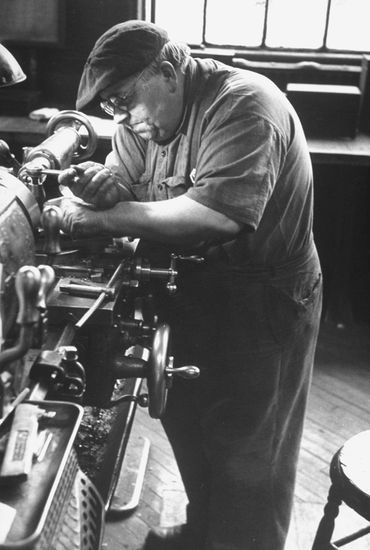 Toolmaker Carl Goerke Readying His Lathe Editorial Stock Photo - Stock ...