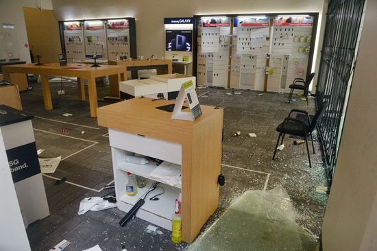 Verizon Store Damaged Looted Downtown Los Editorial Stock Photo - Stock ...