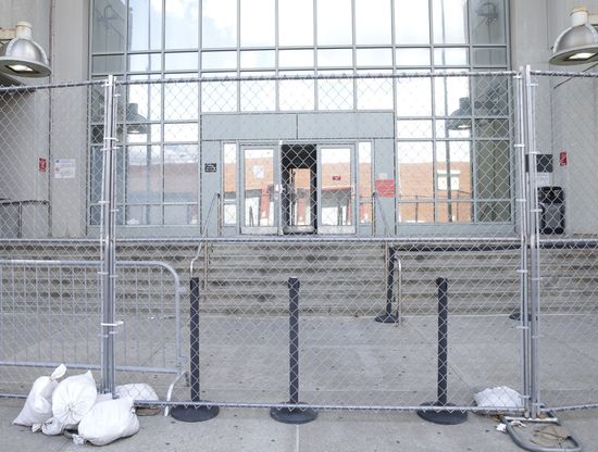 Gates Surround Entrances Metropolitan Detention Center Editorial Stock ...