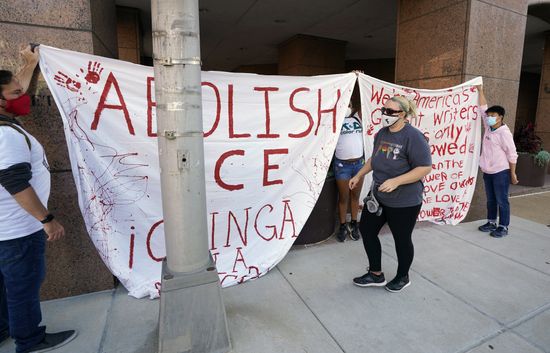 Protesters Attempt Attach Bed Sheets Walls Editorial Stock Photo ...