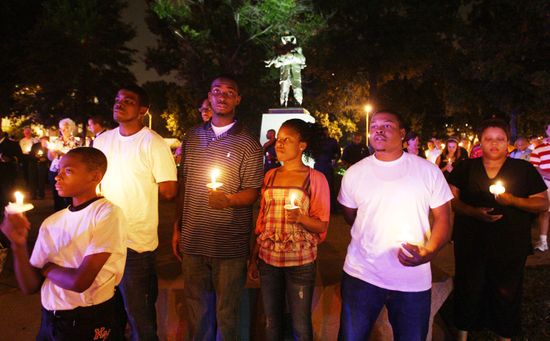 Members Leonard Riggins Family Hold Candles Editorial Stock Photo ...