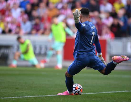 David Raya Brentford Takes Goal Kick Editorial Stock Photo - Stock ...