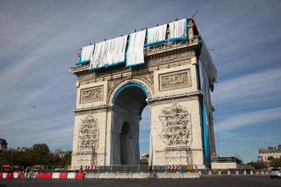 Deployment Tarpaulin On Arch Triumph 25000 Editorial Stock Photo ...