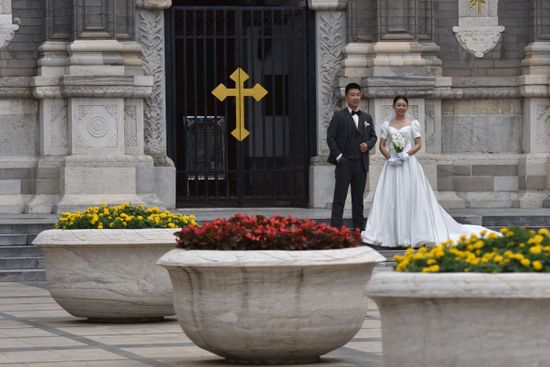 Newly Married Couple Takes Wedding Photos Editorial Stock Photo - Stock ...
