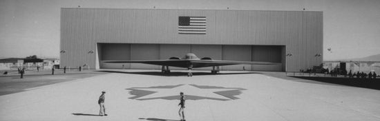 B2 Stealth Bomber Plane Front Hanger Editorial Stock Photo - Stock ...