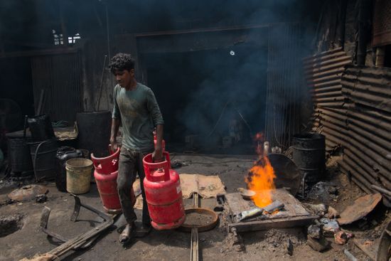 Child Worker Carrying Gas Cylinder Shipbuilding Editorial Stock Photo ...
