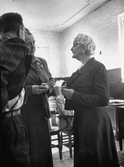 September 1950 Mrs Christine Morrison Standing Editorial Stock Photo ...