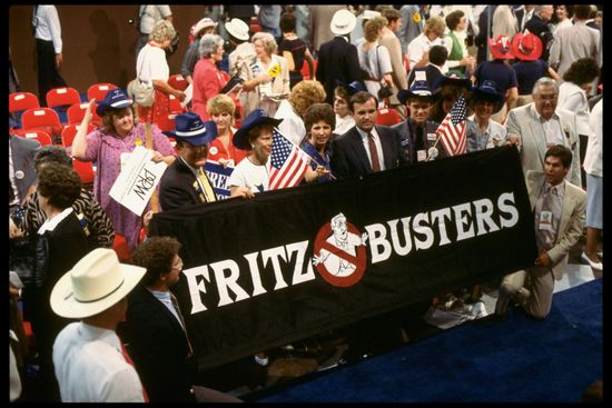 Fritz Busters Bannerbearers On Crowded Repub Editorial Stock Photo ...