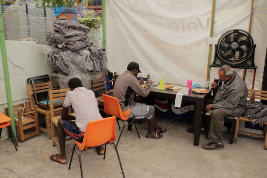 Group Haitian Migrants Eat Inside Casa Editorial Stock Photo - Stock ...