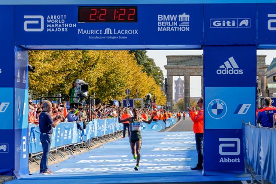 Hiwot Gebrekidan Ethiopia Crosses Finish Line Editorial Stock Photo ...