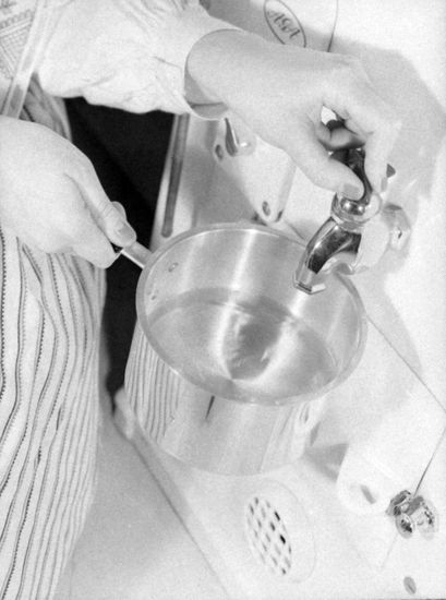 Woman Determining Amount Liquid Pan New Editorial Stock Photo - Stock ...