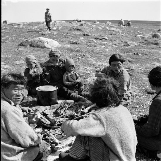 Inuit People Eating Outside Near Ennadai Editorial Stock Photo - Stock ...
