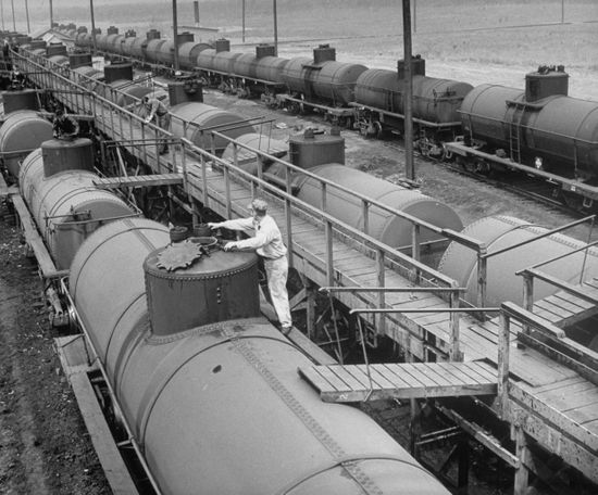 Tank Cars Line Take On Crude Editorial Stock Photo - Stock Image ...