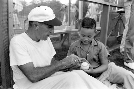 Man Signing Autograph During Baseball Game Editorial Stock Photo ...