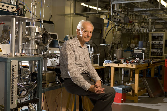 Dr Russell Stannard Professor Emeritus Physics Editorial Stock Photo ...