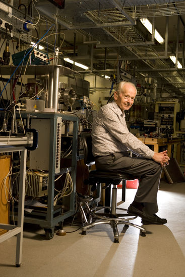 Dr Russell Stannard Professor Emeritus Physics Editorial Stock Photo ...