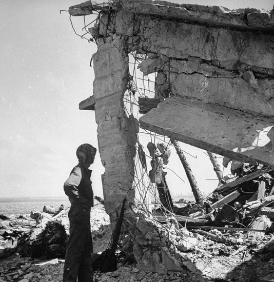 American Soldier Peering Ruins Japanese Blockhouse Editorial Stock ...