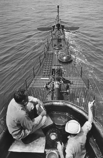 R14 Submarine Looking Forward Bridge Toward Editorial Stock Photo ...