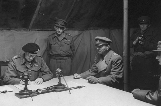 General Kinsel R Signing Unconditional Surrender Editorial Stock Photo ...