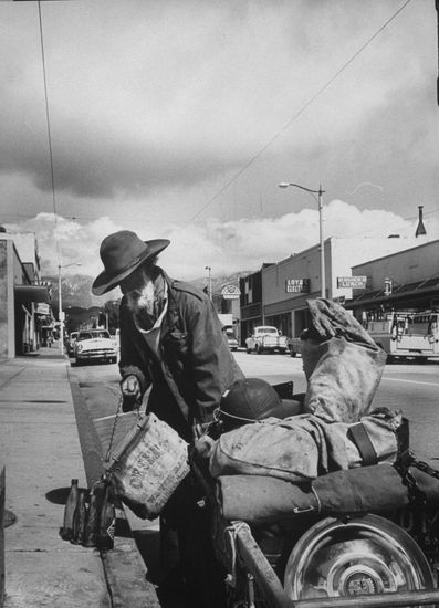 Hobo William Mcdavid Collecting Bottles Hubcaps Editorial Stock Photo ...