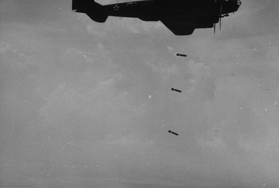 B17 Bomber Dropping Bombs Editorial Stock Photo - Stock Image ...