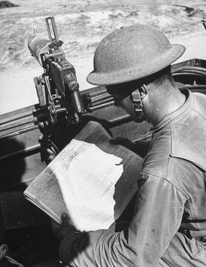Soldier Reading Newspaper During Louisiana Maneuvers Editorial Stock ...