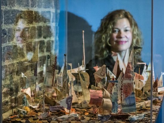 Artist Susan Stockwell Completes Her Sculptural Editorial Stock Photo ...