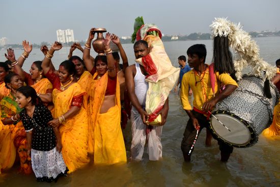Hindu Devotees Dancing Banana Tree Trunk - Foto de stock de contenido ...