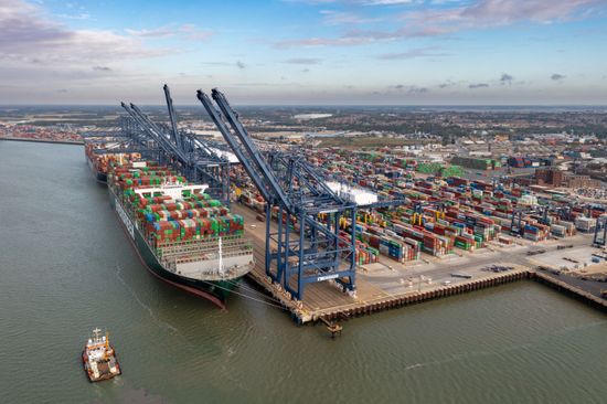 Ship Ever Genius Delivering Containers Felixstowe Editorial Stock Photo ...