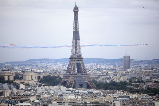 Patrouille De France Fly Near Eiffel Editorial Stock Photo - Stock ...