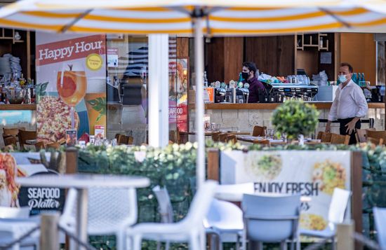 Waiters Work Outdoor Restaurant Sydney Australia Editorial Stock Photo ...