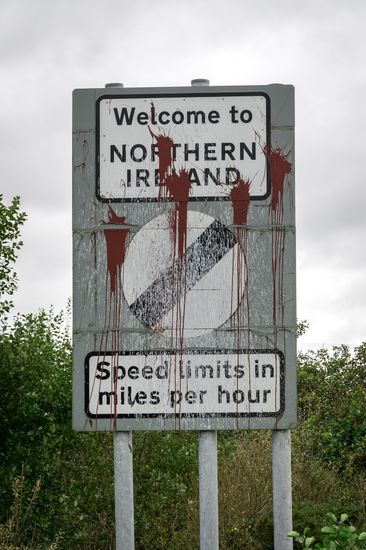 One Last Welcome Northern Ireland Signs Editorial Stock Photo - Stock ...