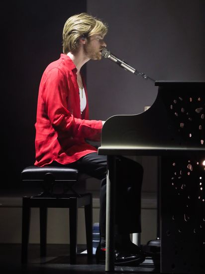 Singer Finneas Finneas Oconnell Performs On Editorial Stock Photo ...