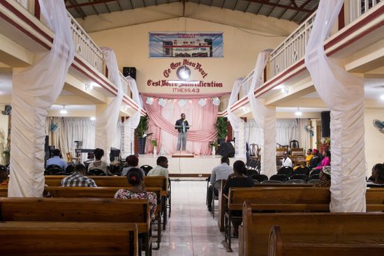 People Pray During Religious Service Eglise Editorial Stock Photo ...