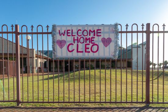 Welcome Home Cleo Sign Support Missing Editorial Stock Photo - Stock ...