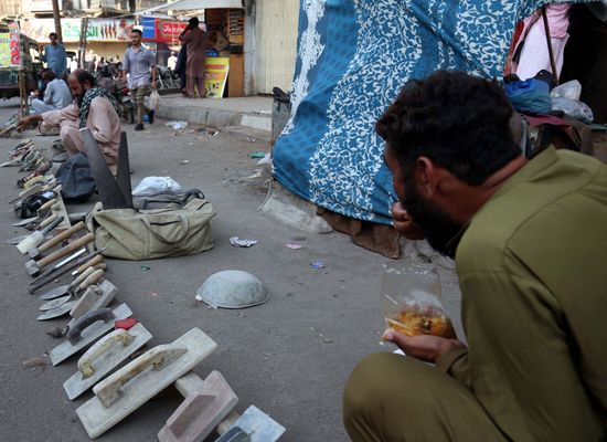 Pakistani Laborers Who Work On Daily Editorial Stock Photo - Stock ...